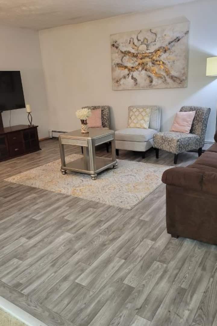 Northern Lights Midtown Suite With Self Check In - Fairbanks, AK