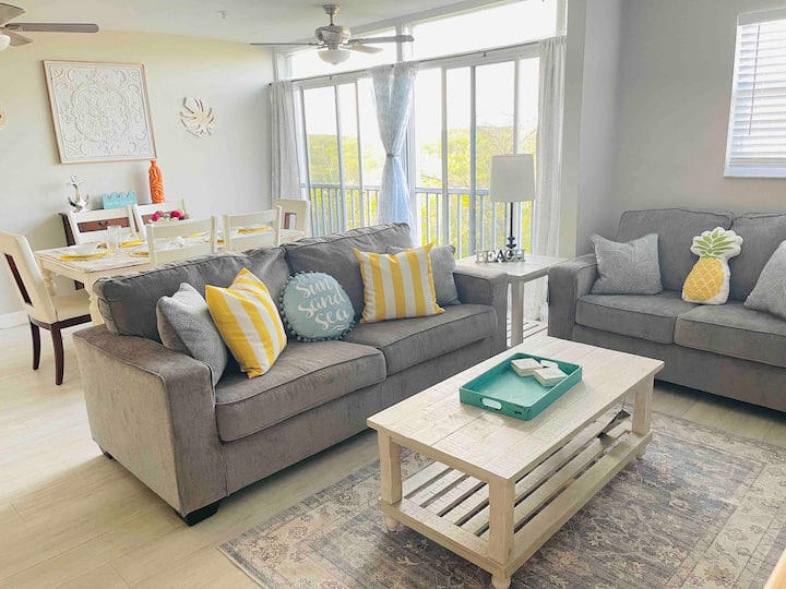 Anna Maria Island -Walk To The Beach! - Holmes Beach, FL