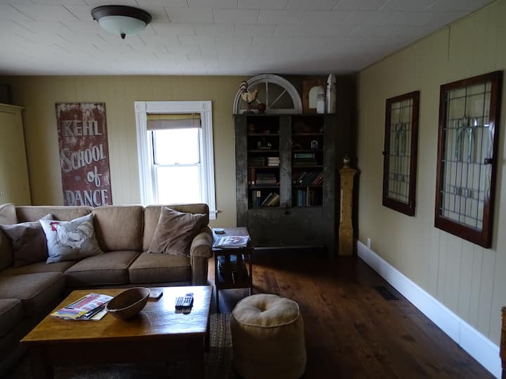 1898 Farmhouse On 75 Acres - Mj's Farm - Marshall, WI