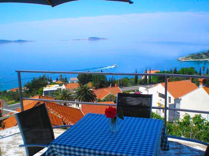 Green Garden    Apartment  With Sunrise View - Mlini