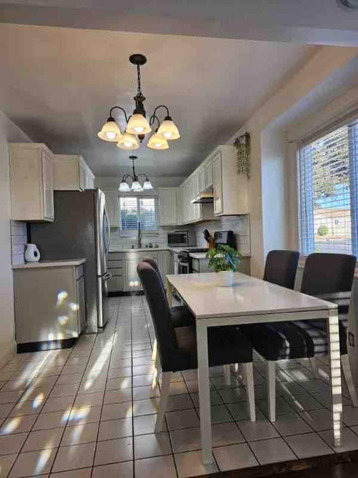 San Leandro Renovated 2 Bedroom Home With Parking - 聖利安卓