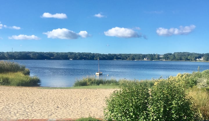 Amazing WATERFRONT with Wood Fireplace! 4bdrm/2bth - Cottages for Rent ...