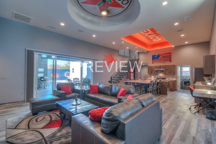 Modern Gasoline Alley W/hot Tub & 3 King Beds - Albuquerque, NM