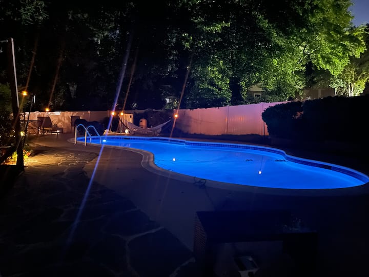 Charming Resort Style Home+heated Pool/jacuzzi - Clinton, MD