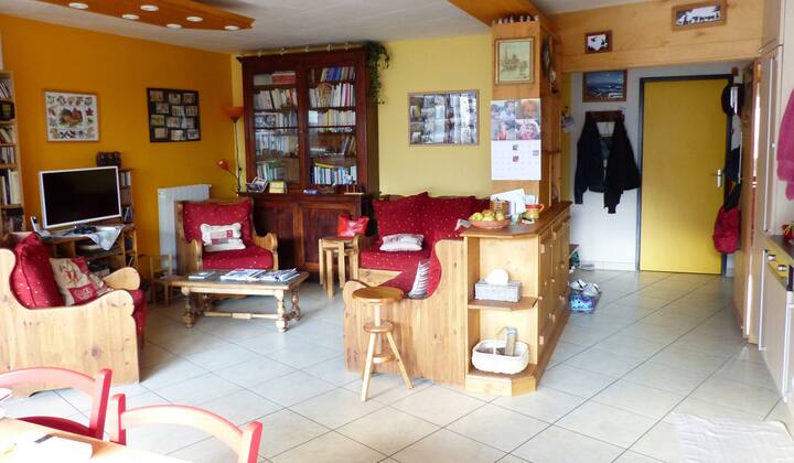 Une Chambre Dans L'appartement D'une Résidence. - Albertville