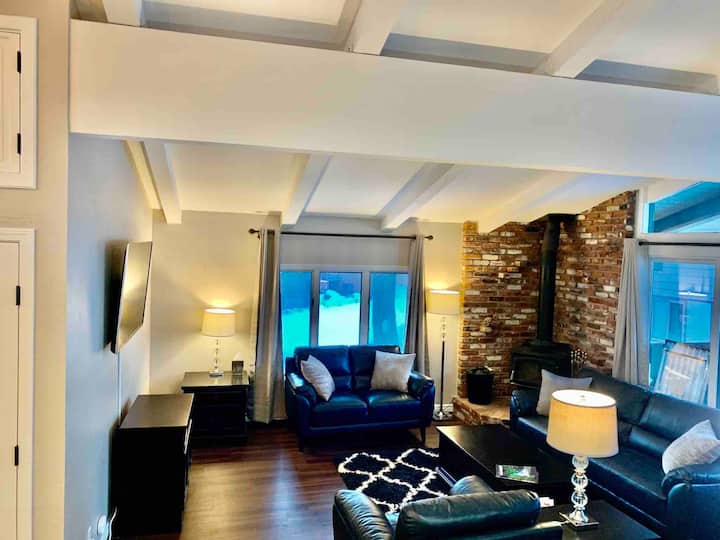 Newly Renovated 4bedroom / 3 Bath Townhome - Mammoth Lakes, CA