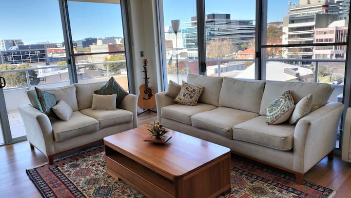 Stylish Centrally Located 1 Bedroom Apartment - Wollongong