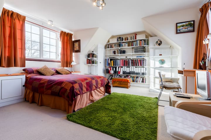 Recently Refurbished Studio Flat - Londra