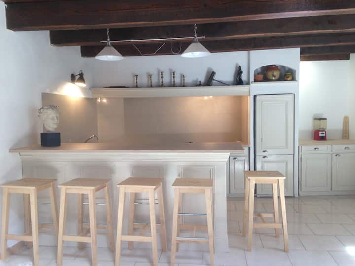 Duplex Atypique. Plein Centre, Terrasse Privative. - Nîmes
