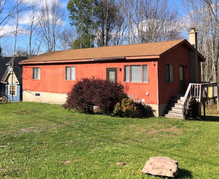 The Hideout Getaway - Lake Ariel, PA