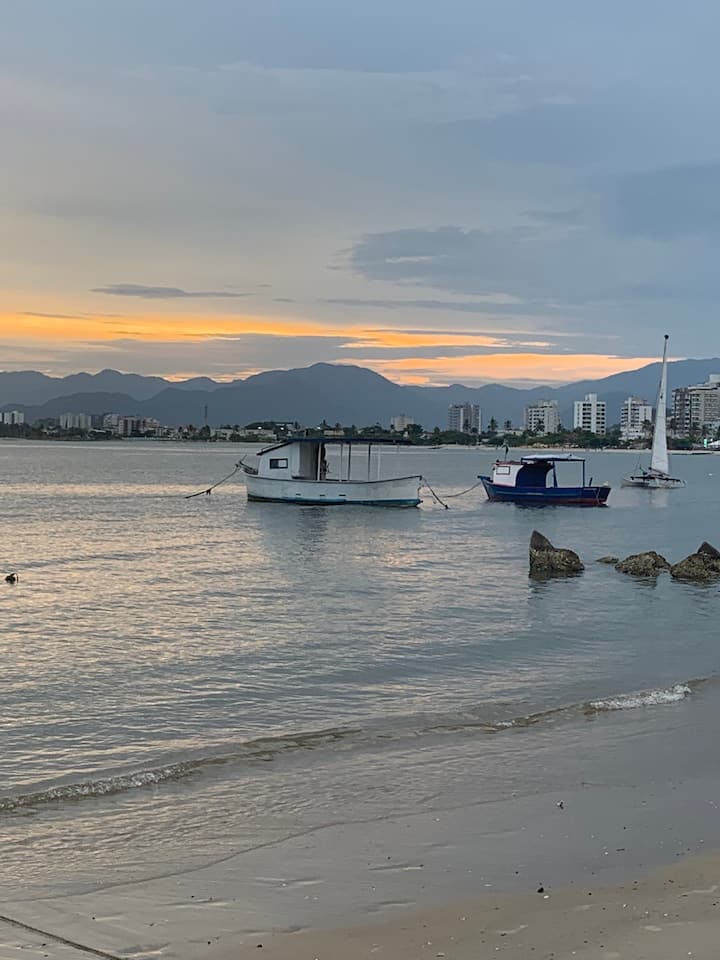 Frente A Praia, Perto De Tudo, C/ar E Wifi - Caraguatatuba