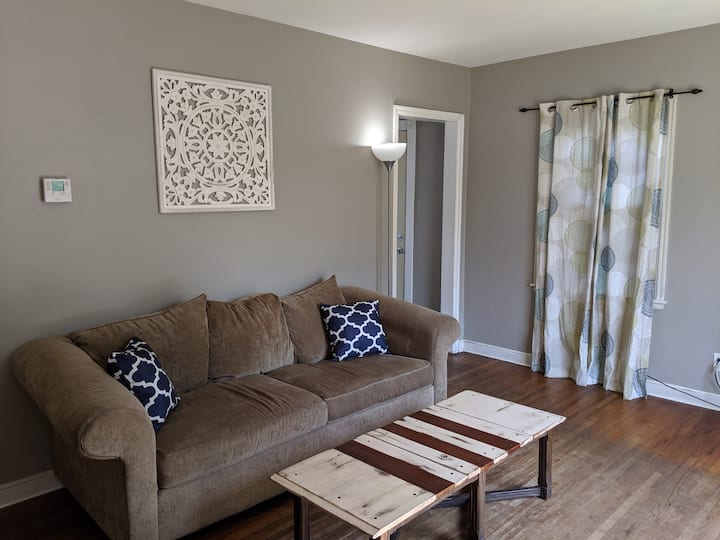 Cozy Como Park Bungalow (Main Floor Bedroom B) - 세인트폴