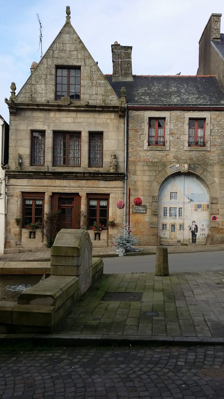 2 Pièces Cuisine Salle De Bain Ds Cadre Historique - Guern