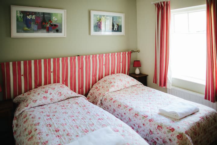 Lovely Holiday Cottage For 6 On Country Estate - Church Stretton