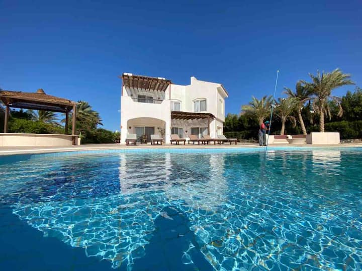 Grv178 5bd White Villa, Private Pool&lagoon View - Hurghada