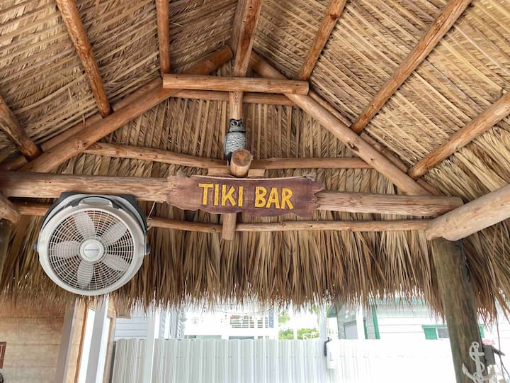 Tiki Bar Cottage - Key Largo