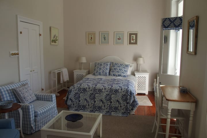 Bright, Spacious Room In Tamboerskloof - Le Cap