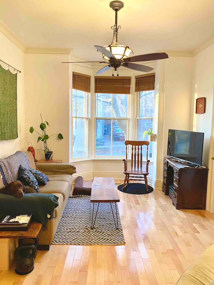 Historic Parkside Retreat With Modern Comforts - Guelph