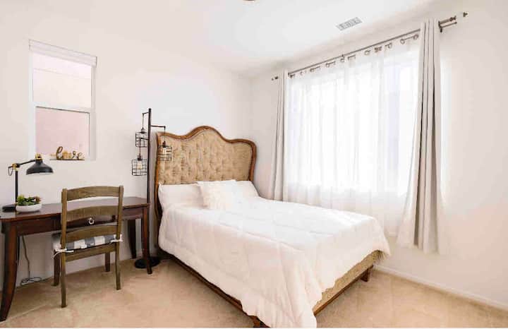 Rancho Cucamonga Nice Room Near Ontario Airport - Ontario, CA
