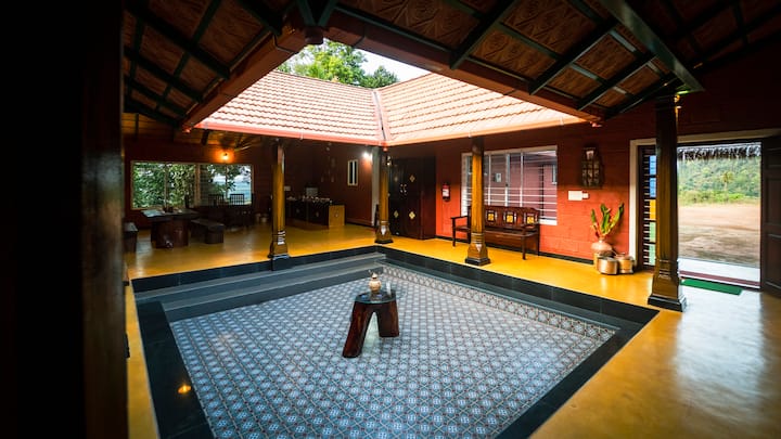 Courtyard Valley Homestay With Valley View Outside - Sakleshpura
