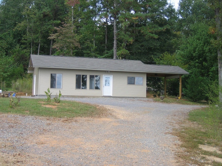 Hilltop Hideaway ~ Located Mid Lake ~ Pets Welcome - Cathedral Caverns State Park, Woodville
