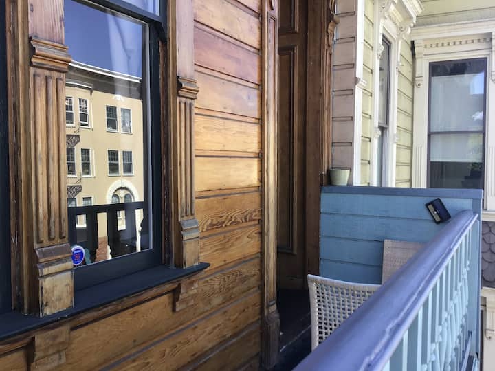 Sunny Top Floor 2br, Quiet And 1 Block From Bart - San Francisco