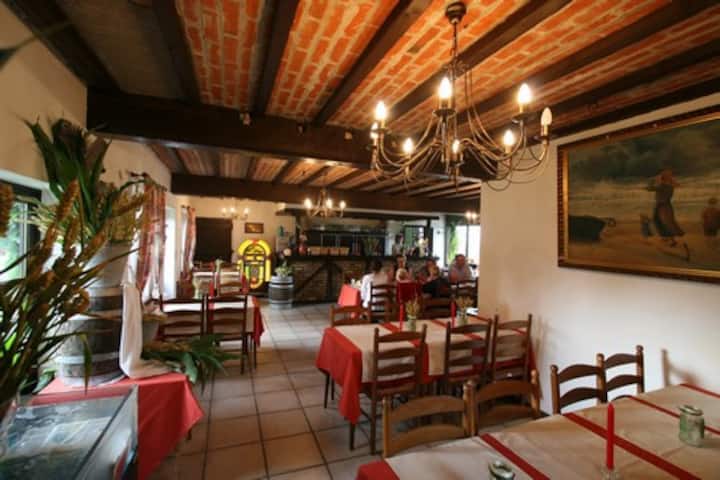 B&b Het Hof Van Eden 8 Km Van Zee, Diner Mogelijk. - Veurne