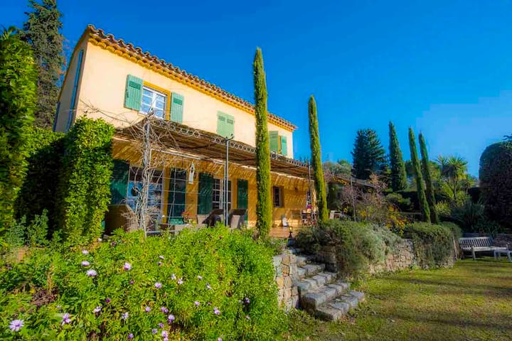 Charming Garden Villa In The Hillsides Of Grasse - Grasse