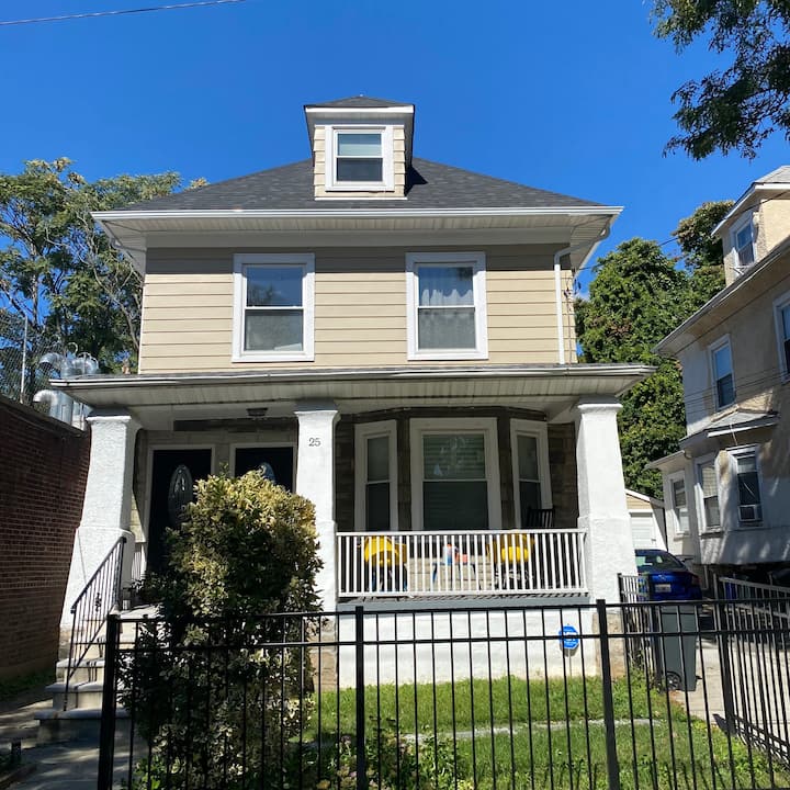 Farm Modern: 2 Bedroom In Westchester, Ny - Bronx