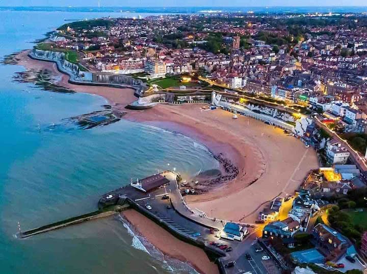 Broadstairs Viking Bay Cottage (10) Pets,parking - 布羅德斯泰爾