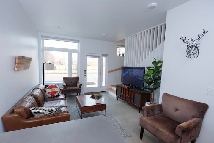Hip, Modern, Cozy Townhouse In Walkable Southside - Nickajack Lake, TN