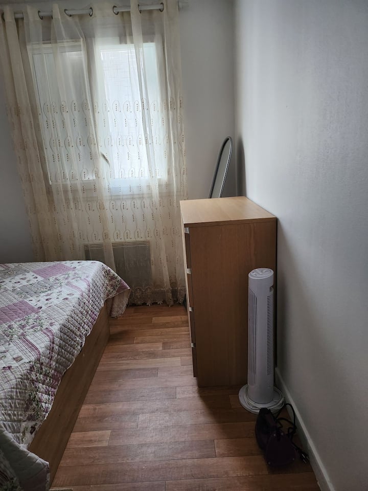Une Chambre Meublée - Boulogne-Billancourt