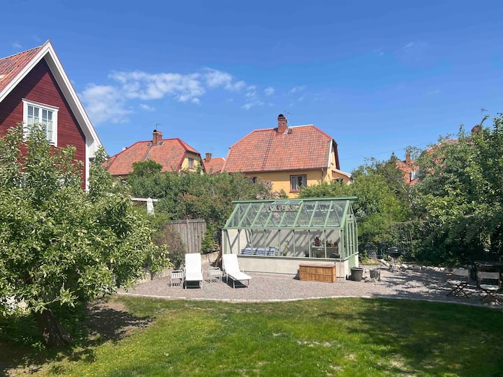 Villa I Gamla Enskede Endast 10min Från Stan - Stockholm