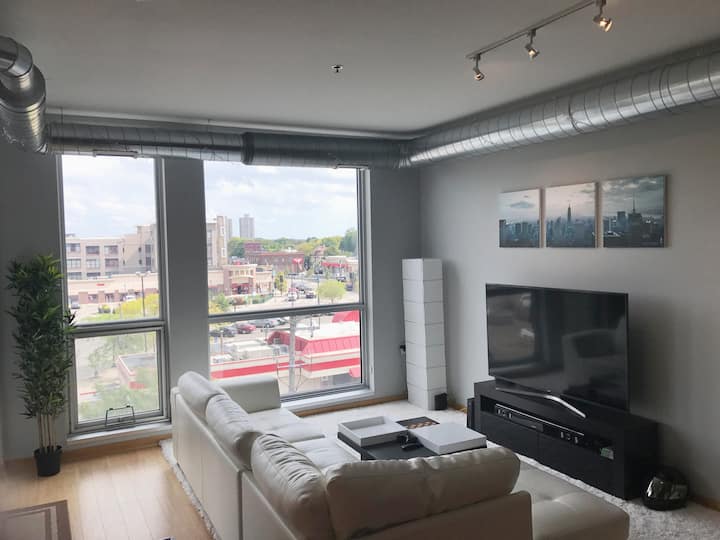 Penthouse Loft In The Heart Of Uptown! - Minneapolis, MN