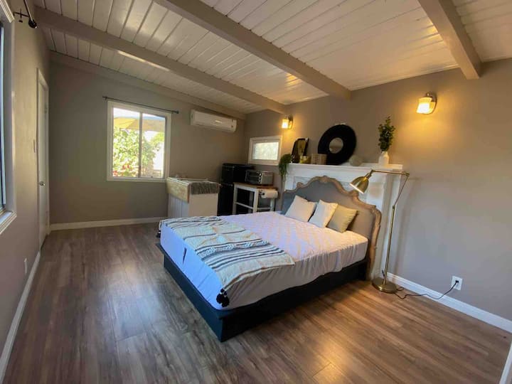 Cali Native Garden Private Room/bath/entrance - Long Beach, CA