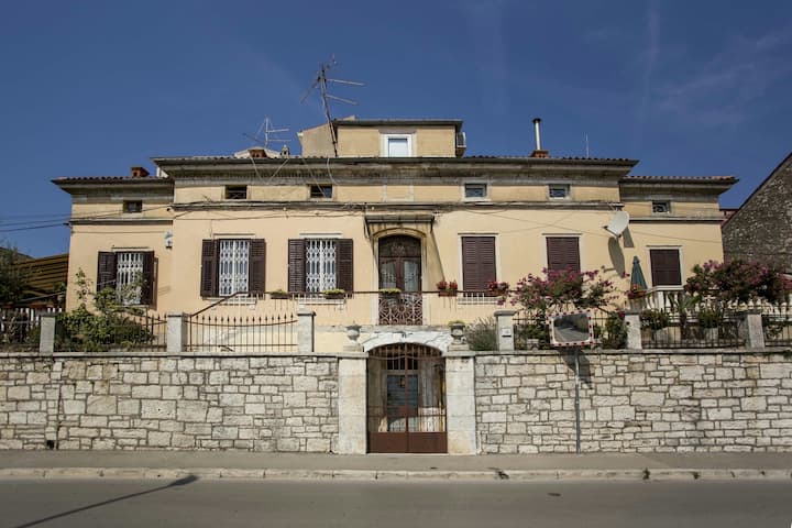 Emanuel Apartment 100m2- In The Centar Of Pula - Pula