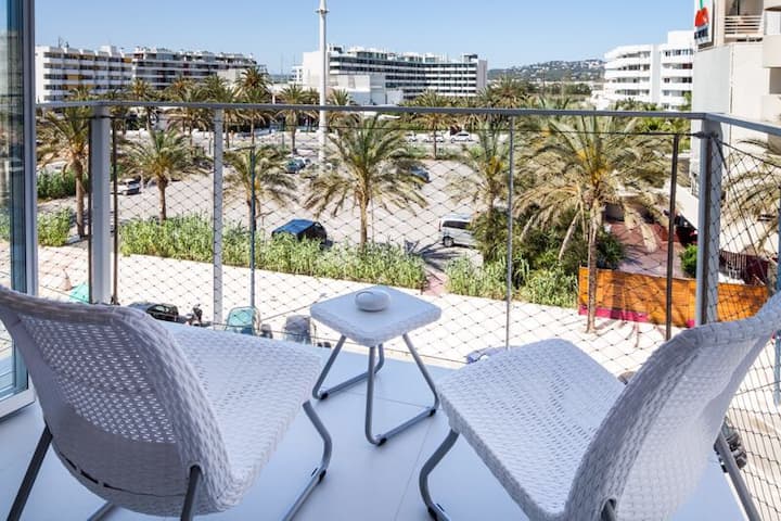 Stunning Place Near Pacha
Relaxing And Charming Apartment In Marina Botafogh Near Pacha ,Lio , Casino And Blue Marlin.
Beautiful Pool And Terrace
Familiar Ana Cozy Perfect For Ibiza Holidays - Ibiza