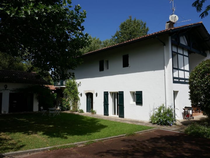 Belle Maison De Type Basque Traditionnelle - Hondarribia