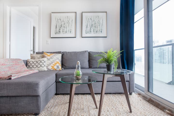 Modern 1br + 1ba - Waterfront Condo / Cn Tower! - Toronto