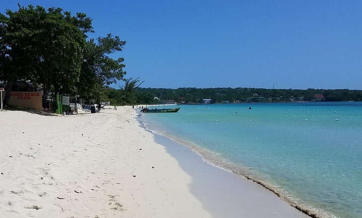 Cozy Condo Along Negril's 7 Mile Beach - Negril