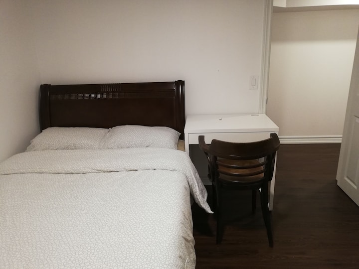 Private Bathroom -@Trinity Park/queen West(rm #1) - Toronto