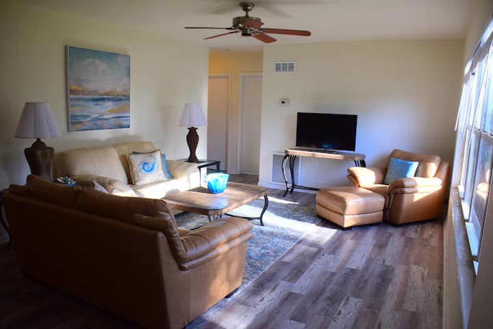 Pet Friendly 3 Blocks To The Beach - Venice, FL