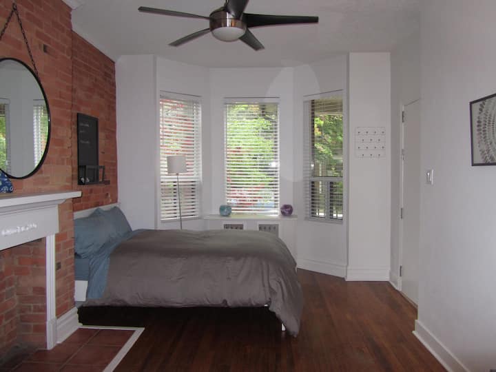 Garden Suite * Patio* Fibre Internet * Main Floor - Toronto