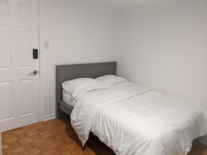 Basement Room With Private Washroom - Laval