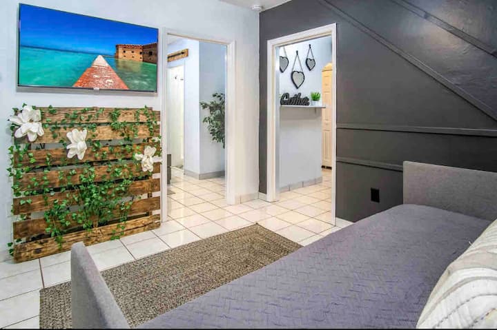 Home Away From Home With Free Parking - Key West, FL