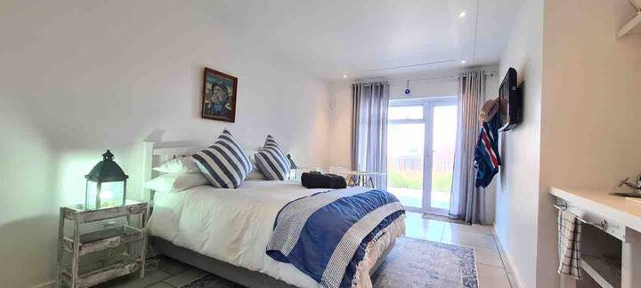 Casa Do Cubo  - Urchin 1 Private En-suite Bedroom - Yzerfontein