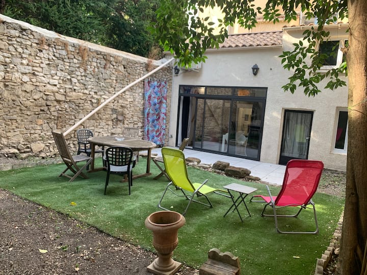 Charmante Maison De Ville Avec Jardin Arboré - Nîmes