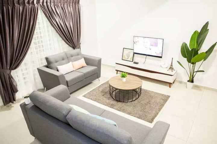 “House Of Happiness” Spacious 2.5 Story Homestay - Kuala Selangor