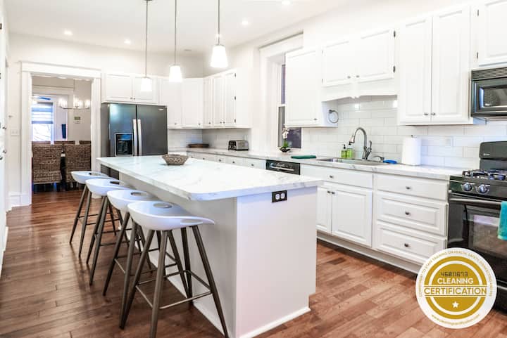 7br Luxury Living | 1st Floor Primary / Abodebucks - St. Louis, MO