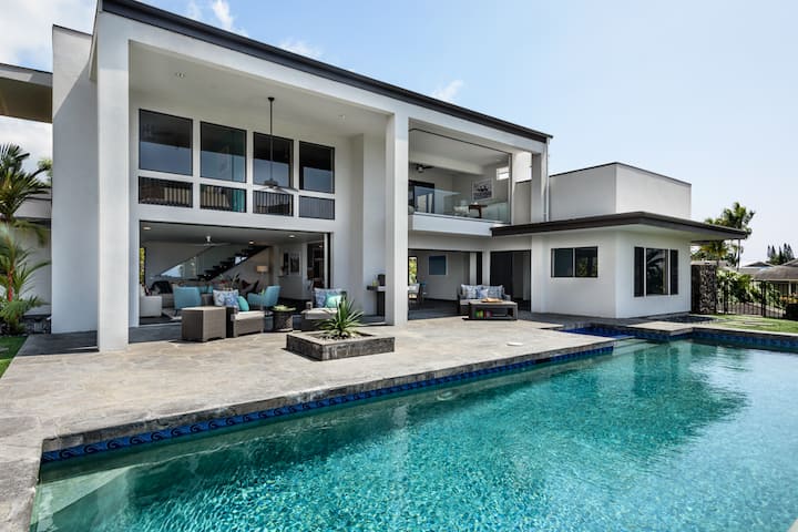 Gated Residence With Panoramic Ocean Sunset Views - Kailua-Kona, HI